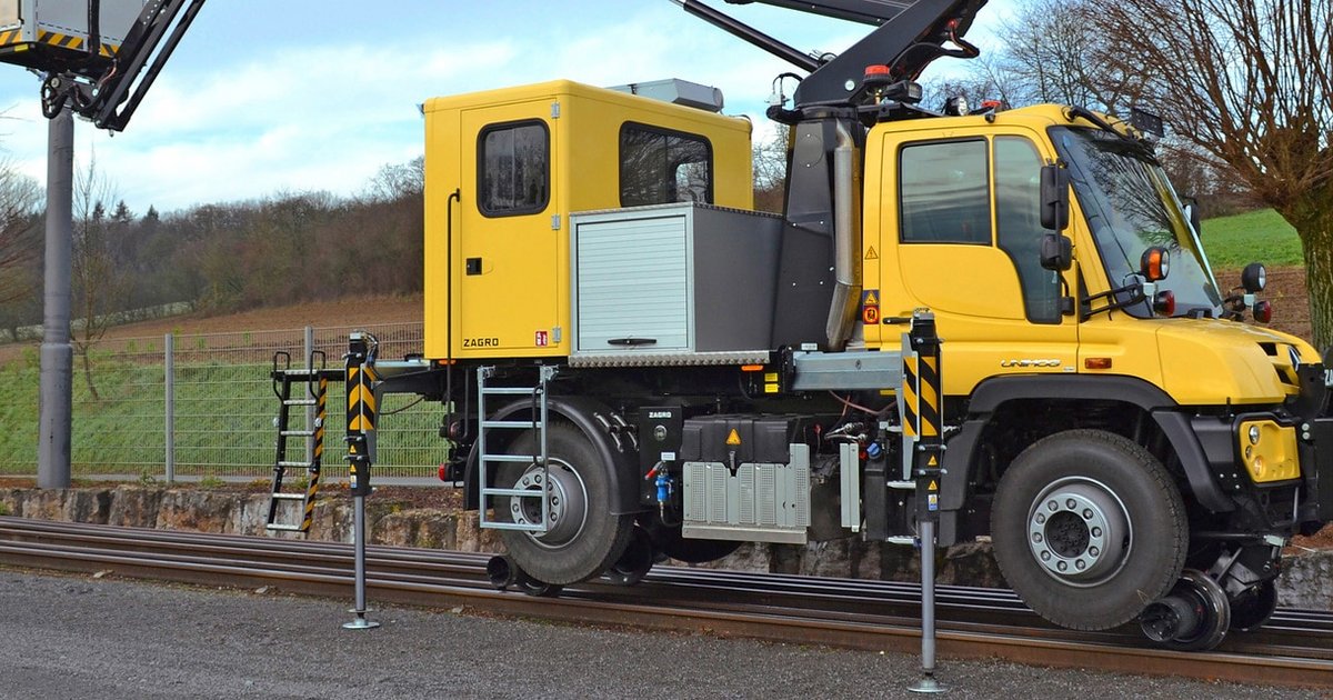 Two Unimogs for rail/road applications in Bangkok | Daimler Truck