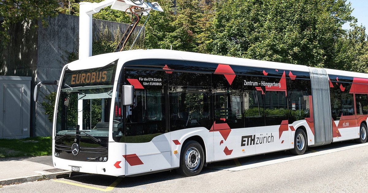 Kaum präsentiert und schon im Linieneinsatz: Mercedes-Benz liefert drei ...