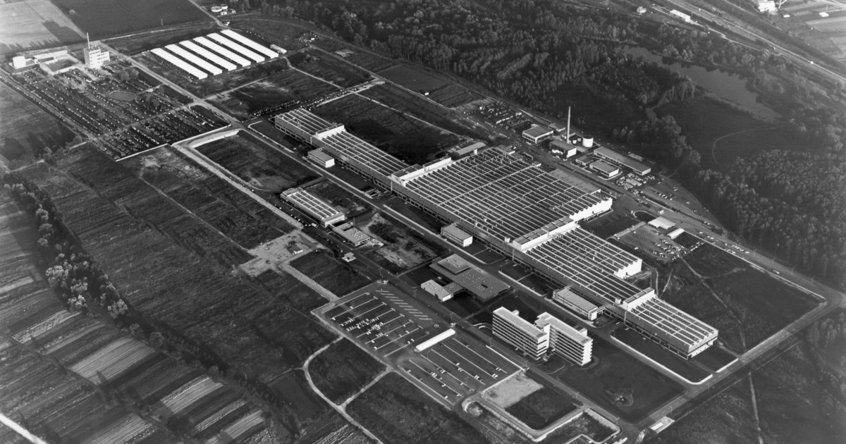 60 years of Mercedes-Benz Trucks in Wörth: Truck plant starts its ...