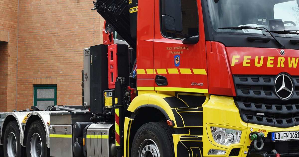Trucks at work in an emergency – new Mercedes-Benz Arocs for the ...