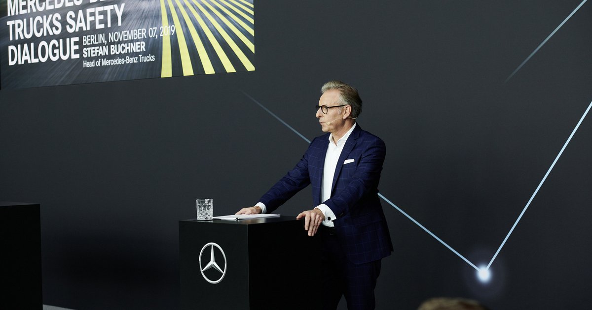 Mercedes-Benz Trucks drives forward truck safety: new systems and ...