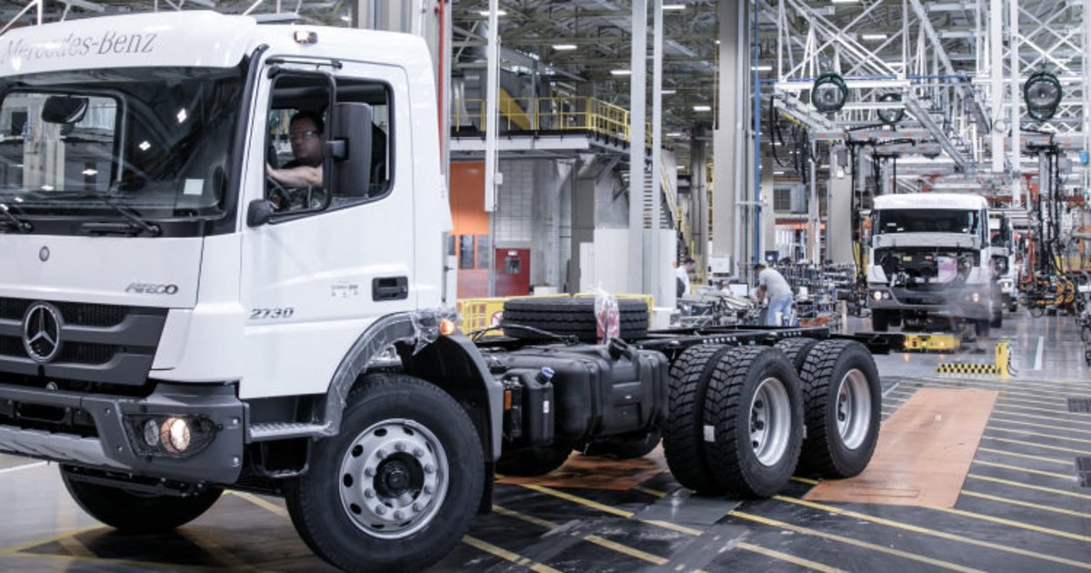 Industry 4.0: Daimler Trucks revolutionises truck production in Brazil ...