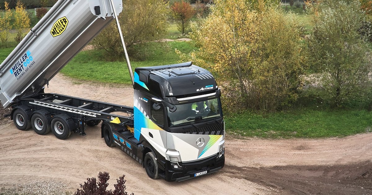 Mercedes-Benz Trucks electrifies construction segment and unveils ...