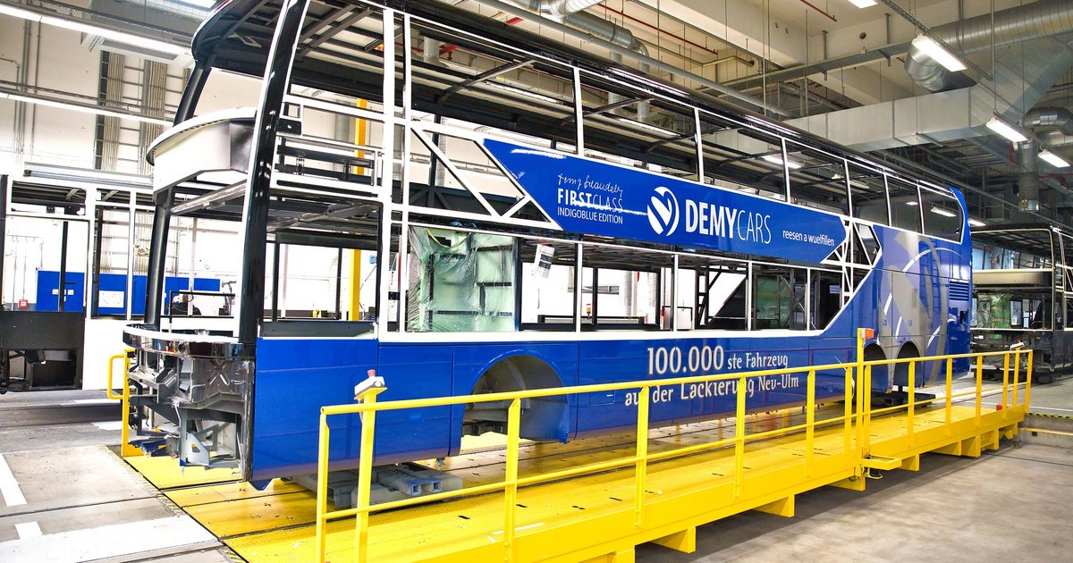 Farbenfrohes Jubiläum: Daimler Buses Werk Neu-Ulm lackiert 100.000sten ...
