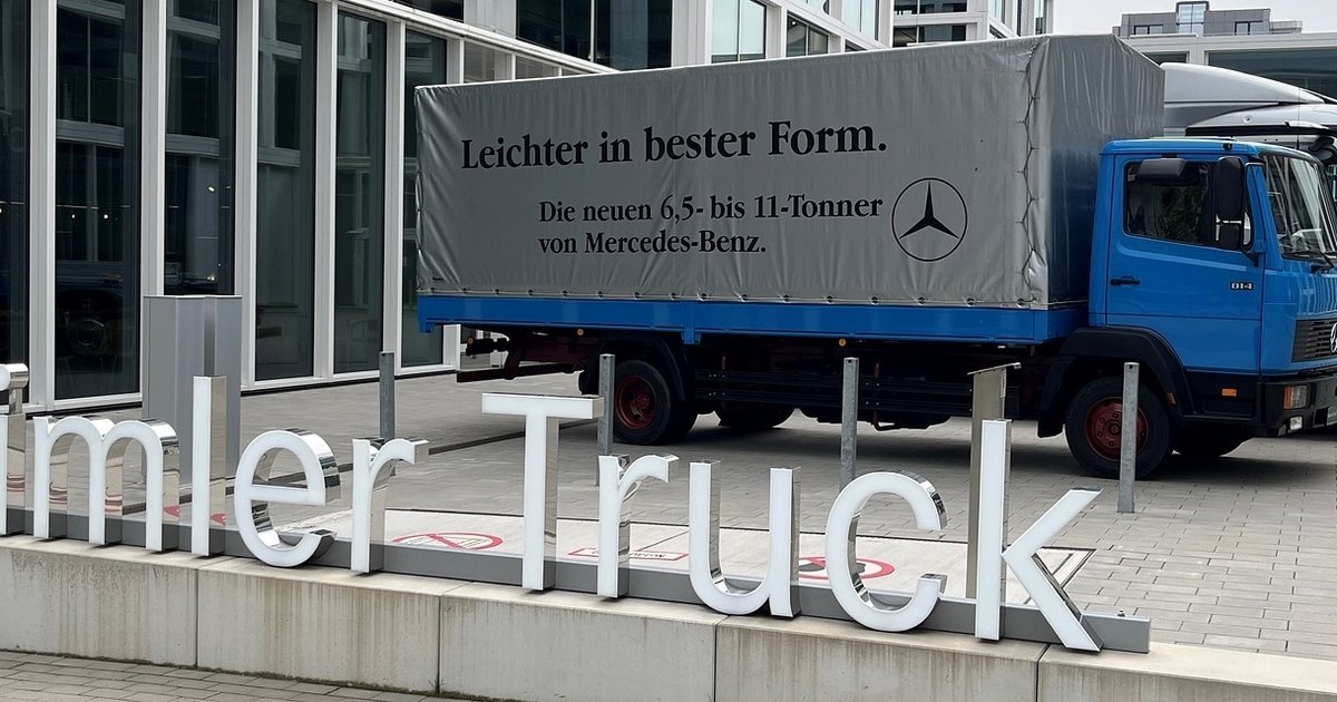 Forty Years of the “Light Class” - the Mercedes-Benz LN2 | Daimler Truck