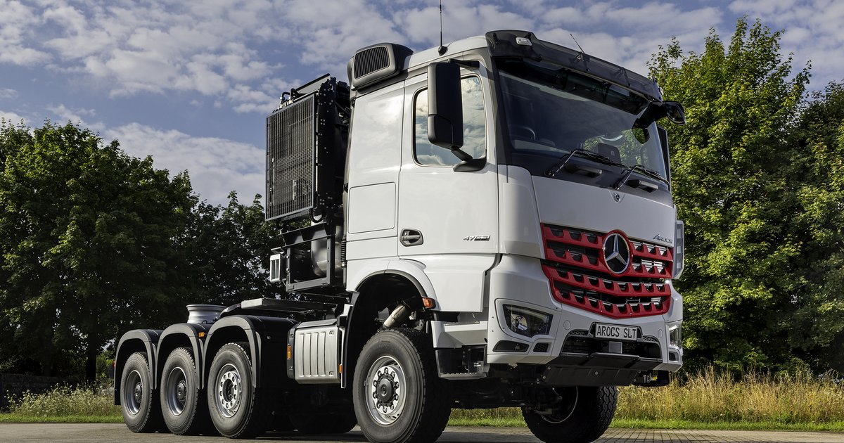 Market launch in Japan: Mercedes-Benz Trucks heavy-duty transporter ...