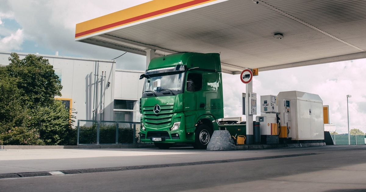 Mercedes-Benz trucks pay automatically for fueling at Shell stations ...